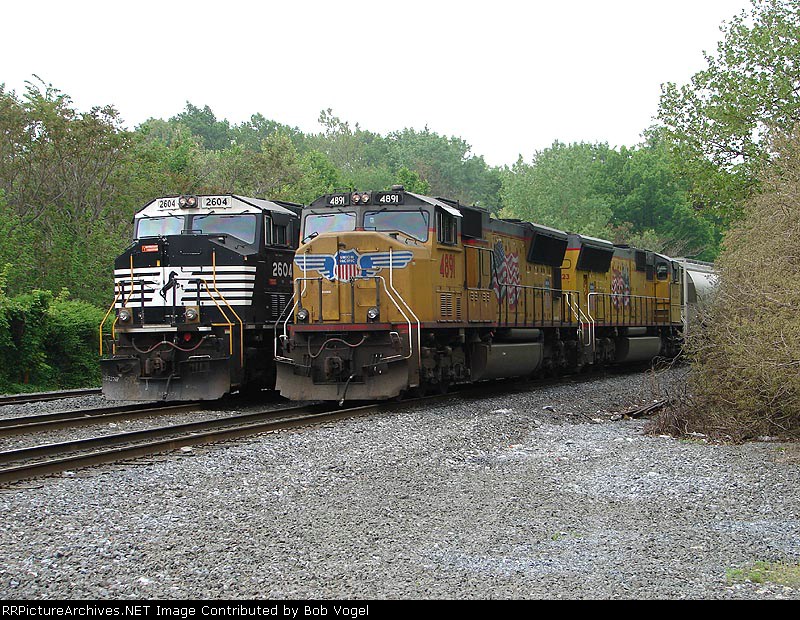 UP 4891 & NS 2604